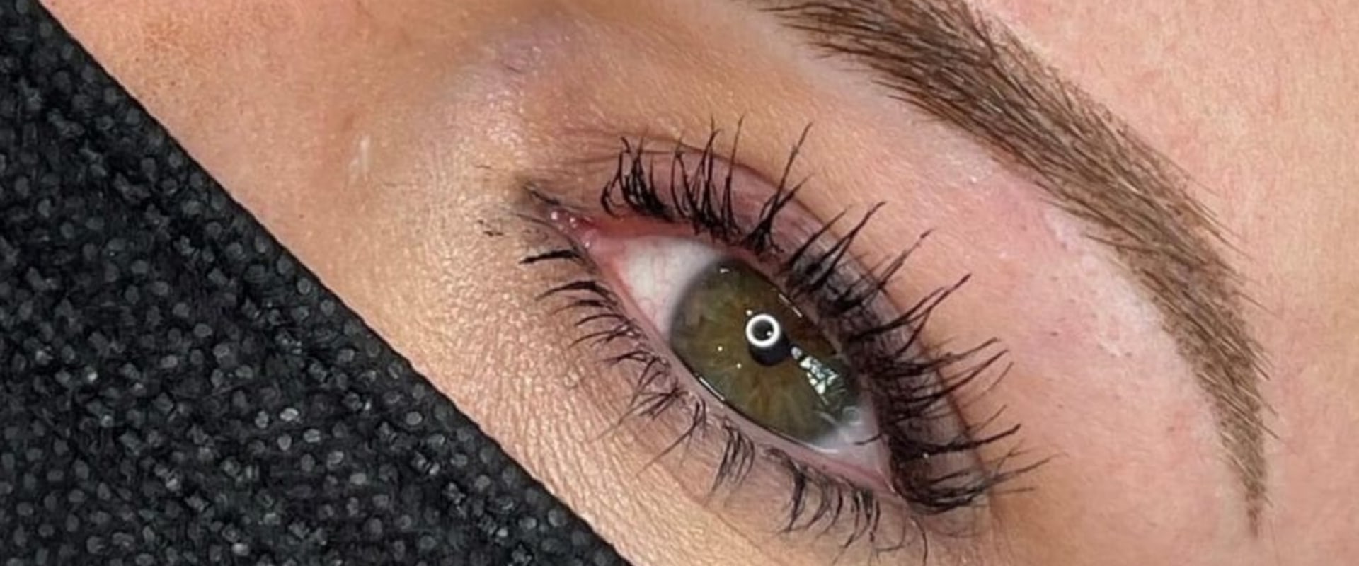 Understanding the Definition and Characteristics of Ombre Brows